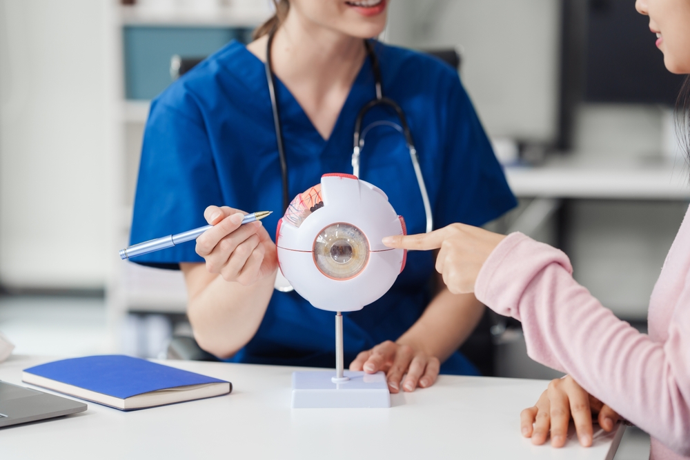 Scleral Buckle Surgery Dubai-Scleral Buckle Surgeon near me